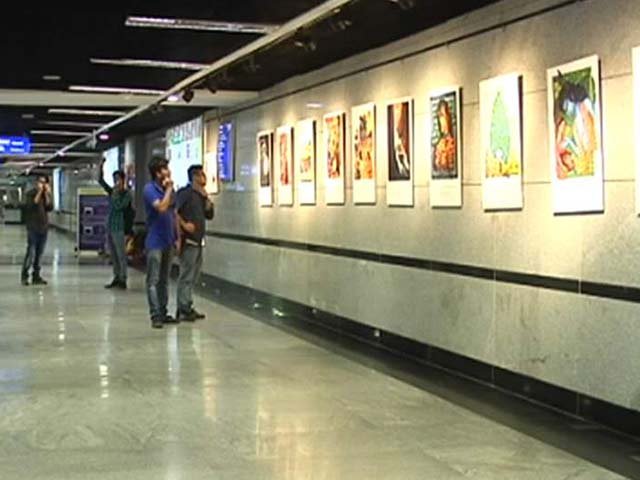 Delhi Metro| Mandi House Metro Station Showcasing Photo Exhibition