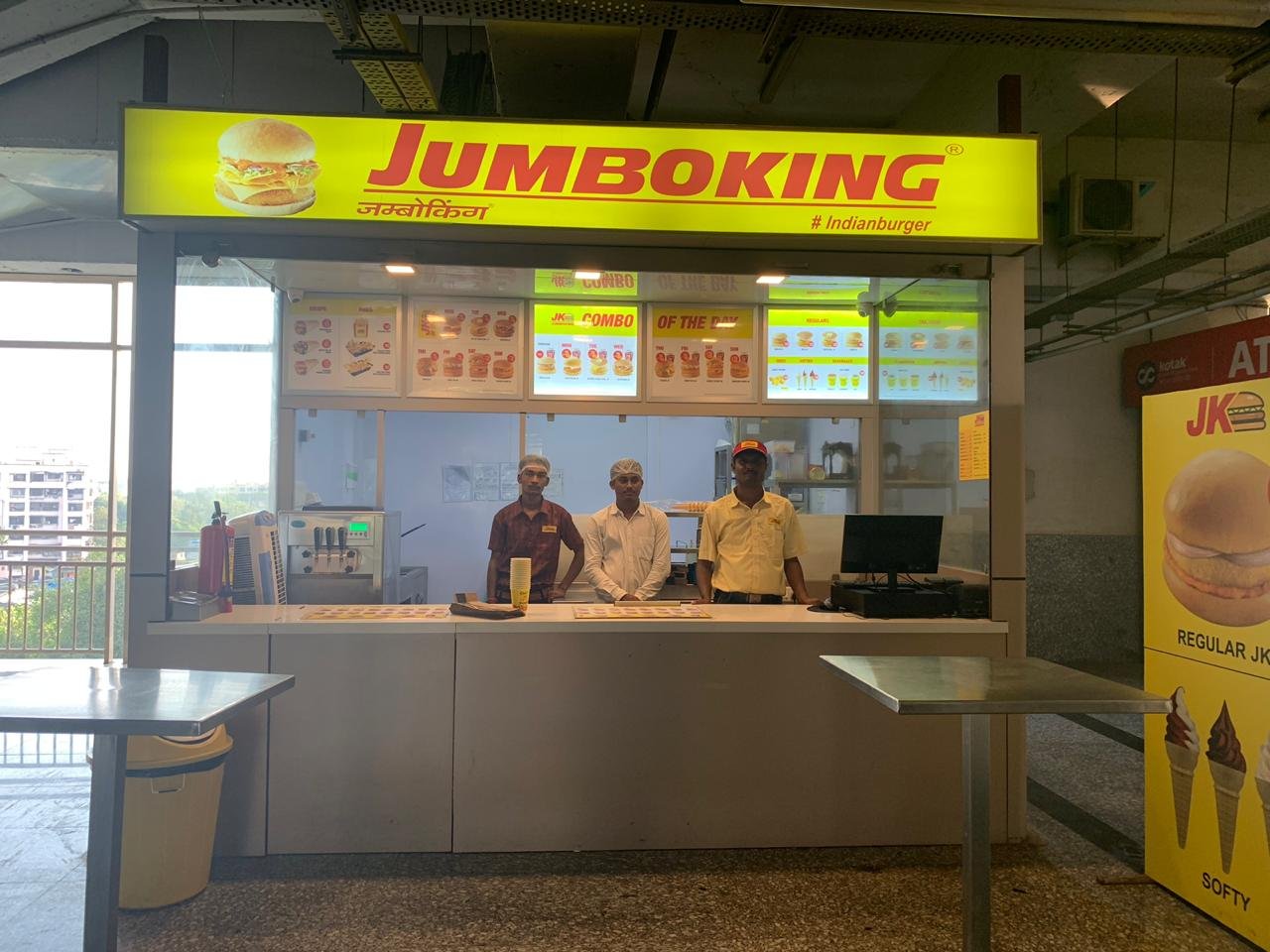 Jumbo-King-at-Mumbai-Metro-One-Station - Metro Rail News