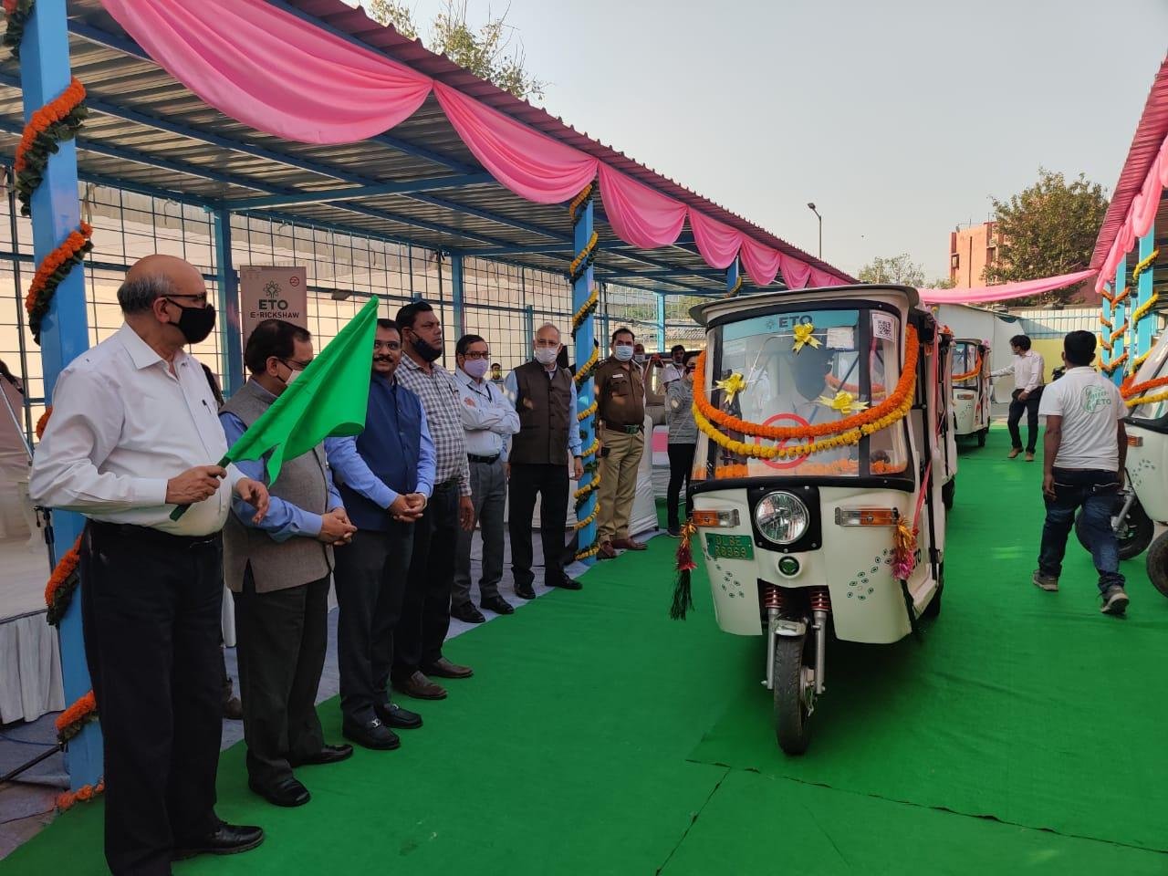 DMRC MD Dr. Mangu Singh Flagged Off A Fleet Of 25 E-rickshaws, Called ...