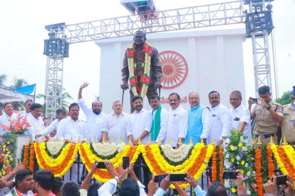 Sitaram Yechury Unveiled A Statue Of Former Union Minister S. Jaipal ...