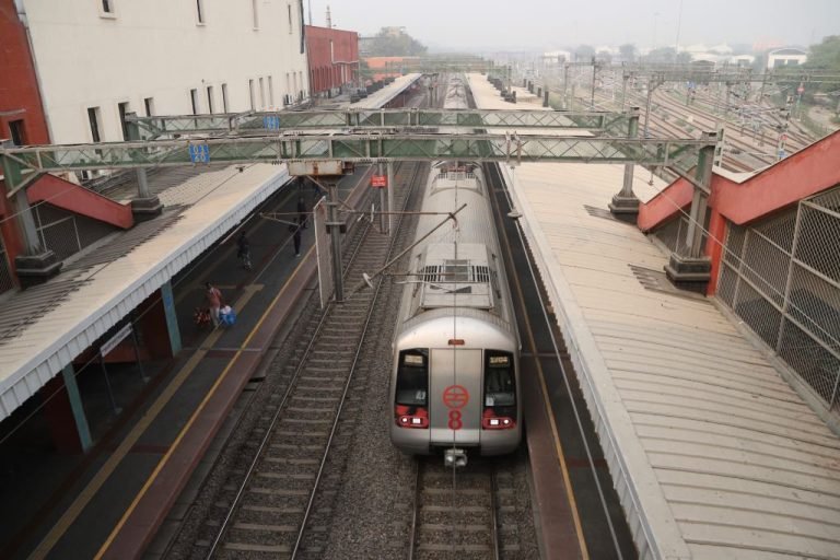 DMRC Introduces 8-Coach Trains On Its Red Line - Metro Rail News
