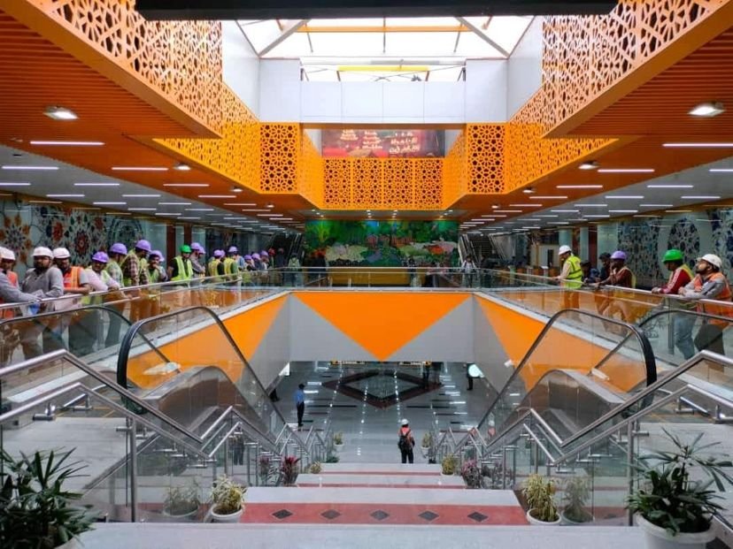 Taj-Mahal-Stations-concourse - Metro Rail News