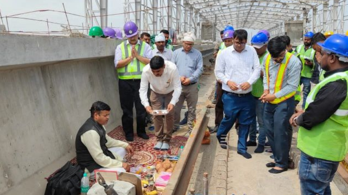 Delhi Metro Extension: Texmaco Rail Begins Track Deployment For Magenta ...